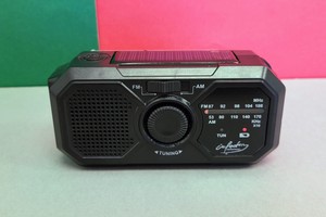 Top 10: Das beste Kurbelradio im Test – mit Solar, DAB+ & Co. | Heise ...